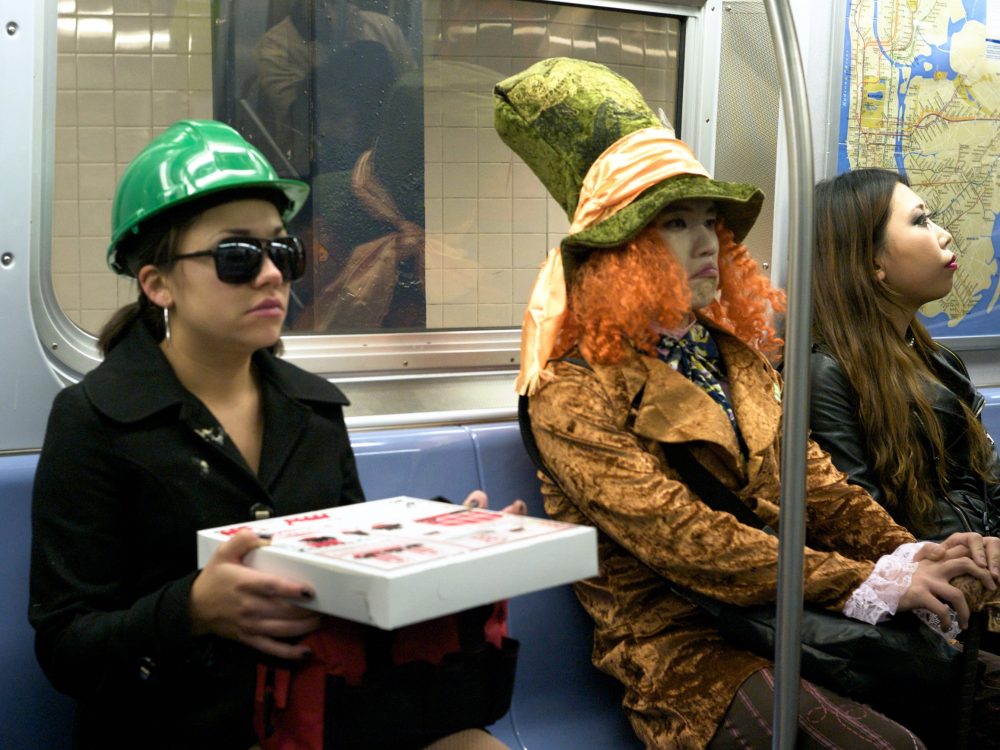 23 Weird Images From New York City Subway - Hello, Big Apple